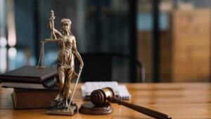 Como o Direito Penal brasileiro trata o crime de perjúrio (falso ...